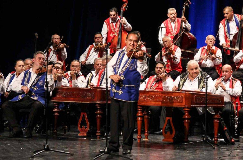 Veličanstvenim koncertom ciganskog orkestra “100 violina” otvoreno 28 ...