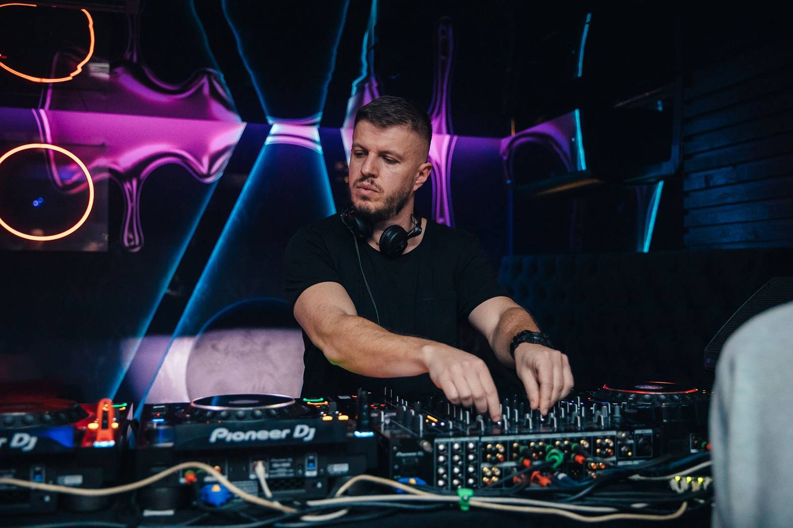 DJ i producent Yakka singlom "All Right" najavio novi album - Music Box